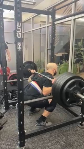 louie-squat-moment – Fitness Slackers